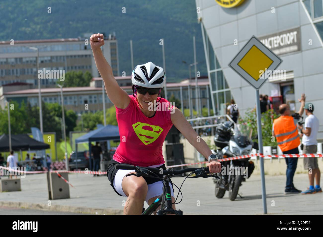 The massive triathlon competition. Аthletes competed in swimming ...