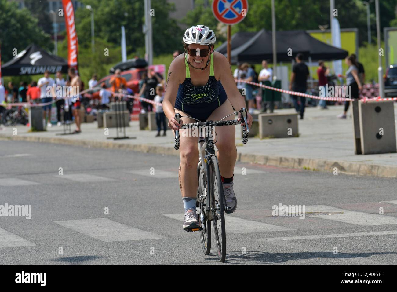 The massive triathlon competition. Аthletes competed in swimming ...