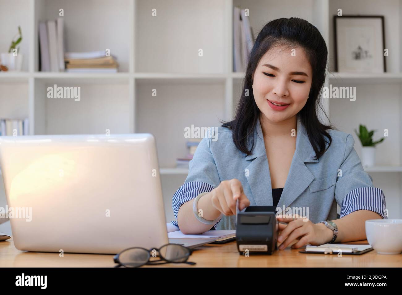 Paywave visa hi-res stock photography and images - Alamy