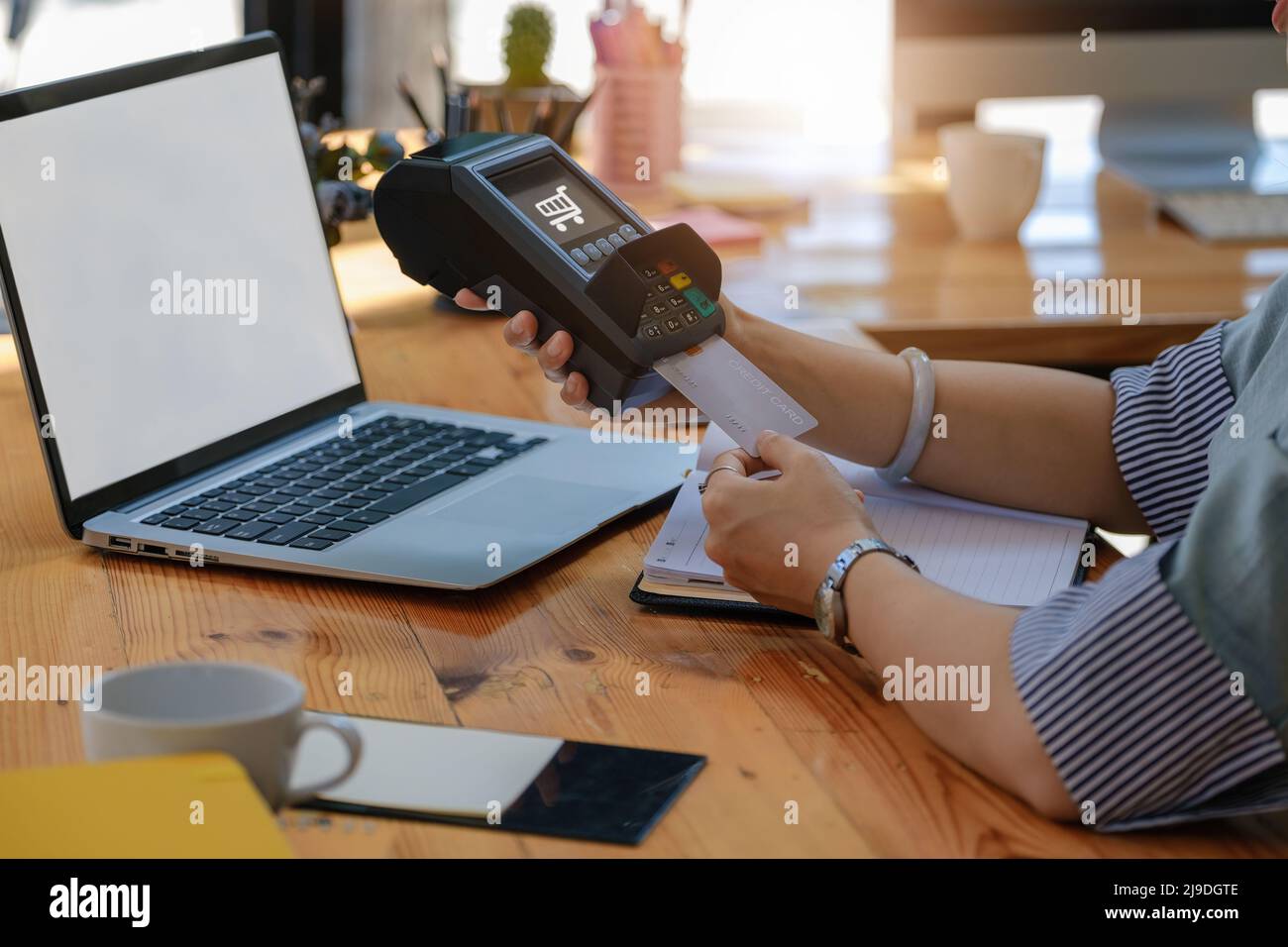 card swipe machine, cyber security, convenience of payment, staff use ...