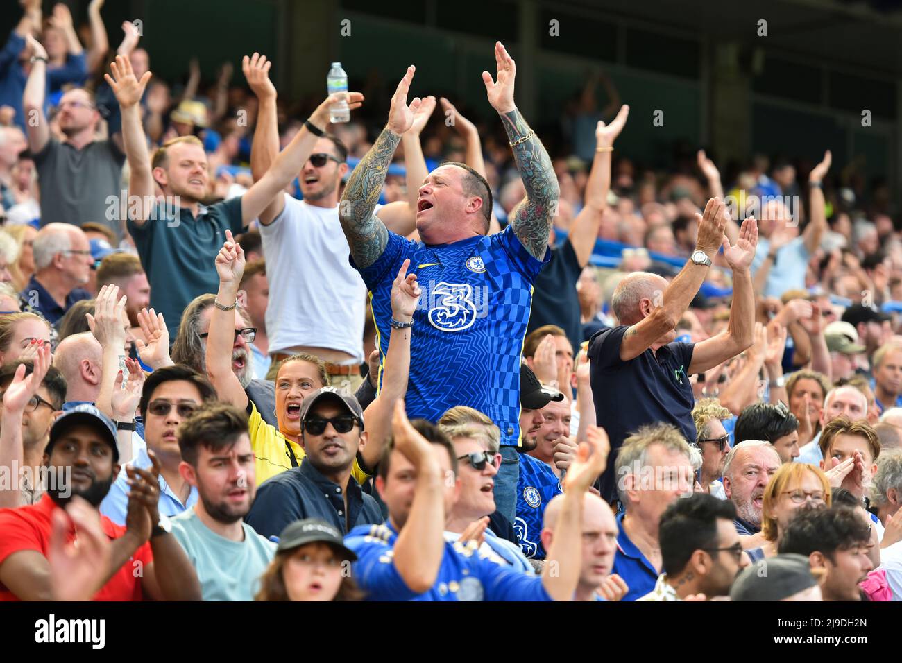 Chelsea fans singing hi-res stock photography and images - Alamy