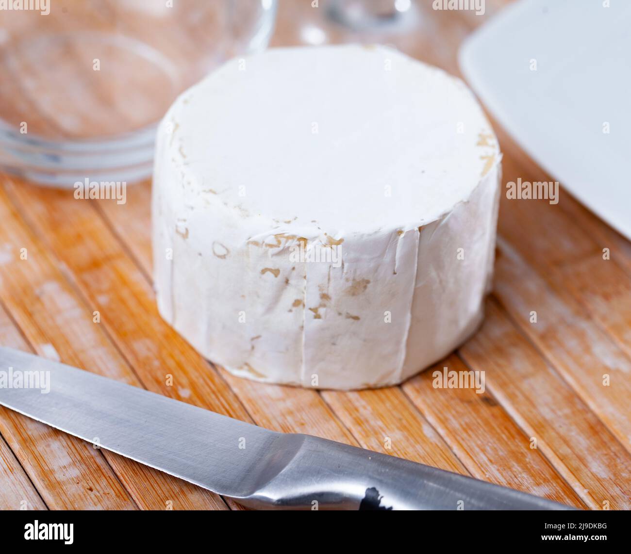 Whole wheel of piquant creamy blue cheese on cutting board Stock Photo ...