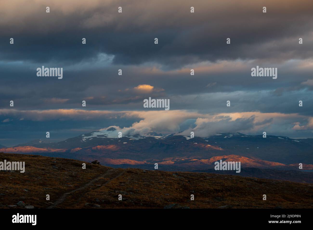 Sunrise at the hiking trail towards Laktatjakko Mountain Lodge, early ...