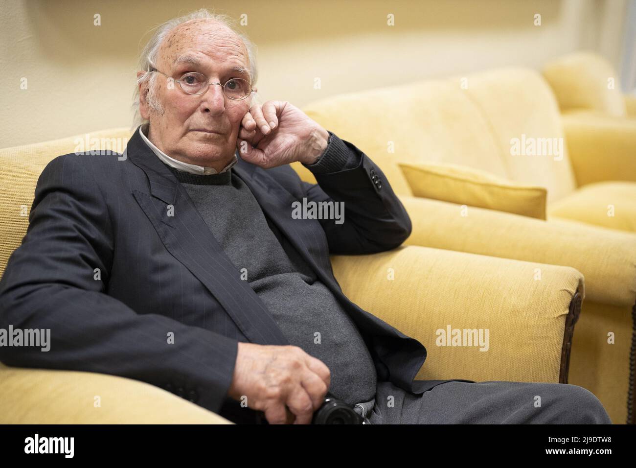 Circulo de flores hi-res stock photography and images - Alamy