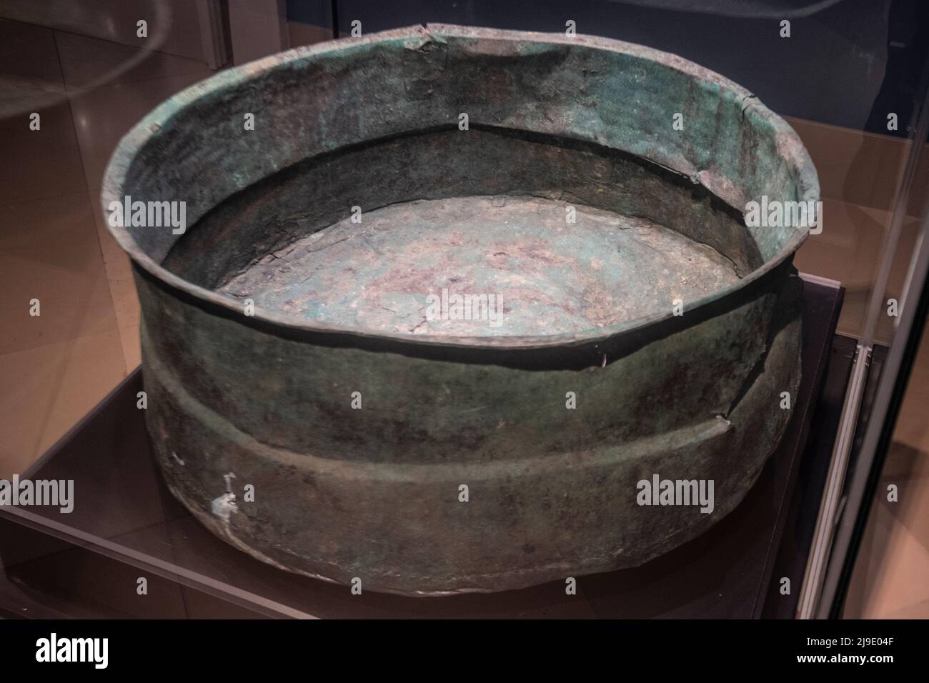 Bronze cauldron hi-res stock photography and images - Alamy