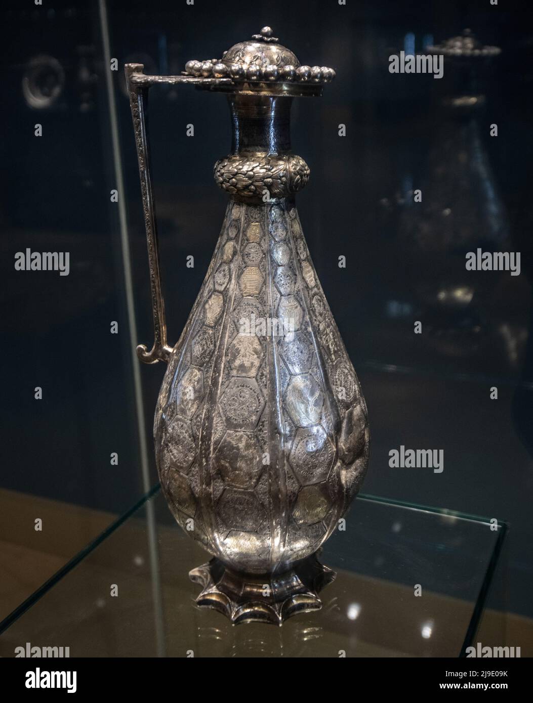 Ewer hi-res stock photography and images - Alamy