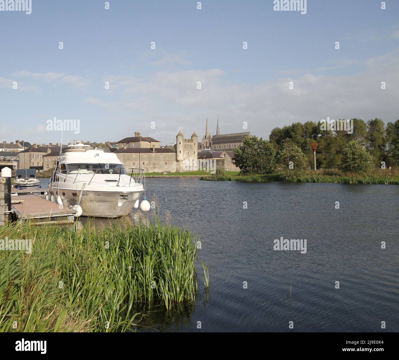 River blue sky fermanagh hi-res stock photography and images - Alamy