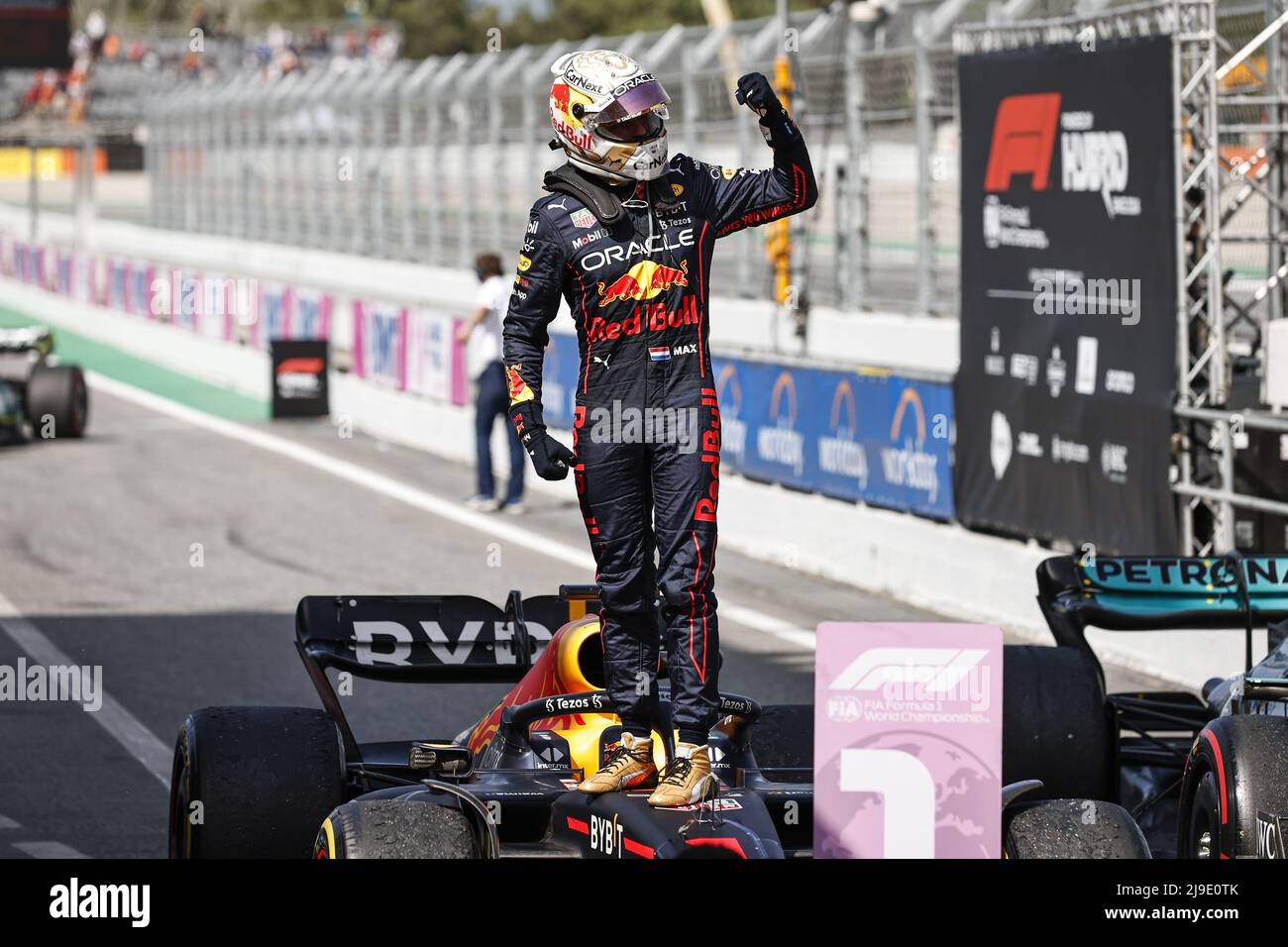 VERSTAPPEN Max (ned), Red Bull Racing RB18, portrait celebration victory during the Formula 1 ...