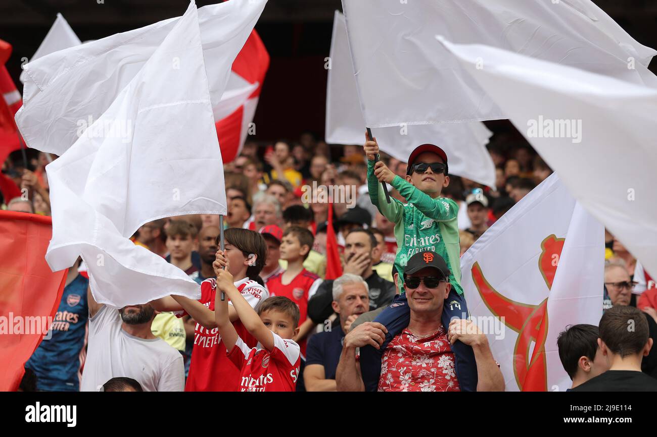 Emirates arsenal fans flags hi-res stock photography and images - Alamy