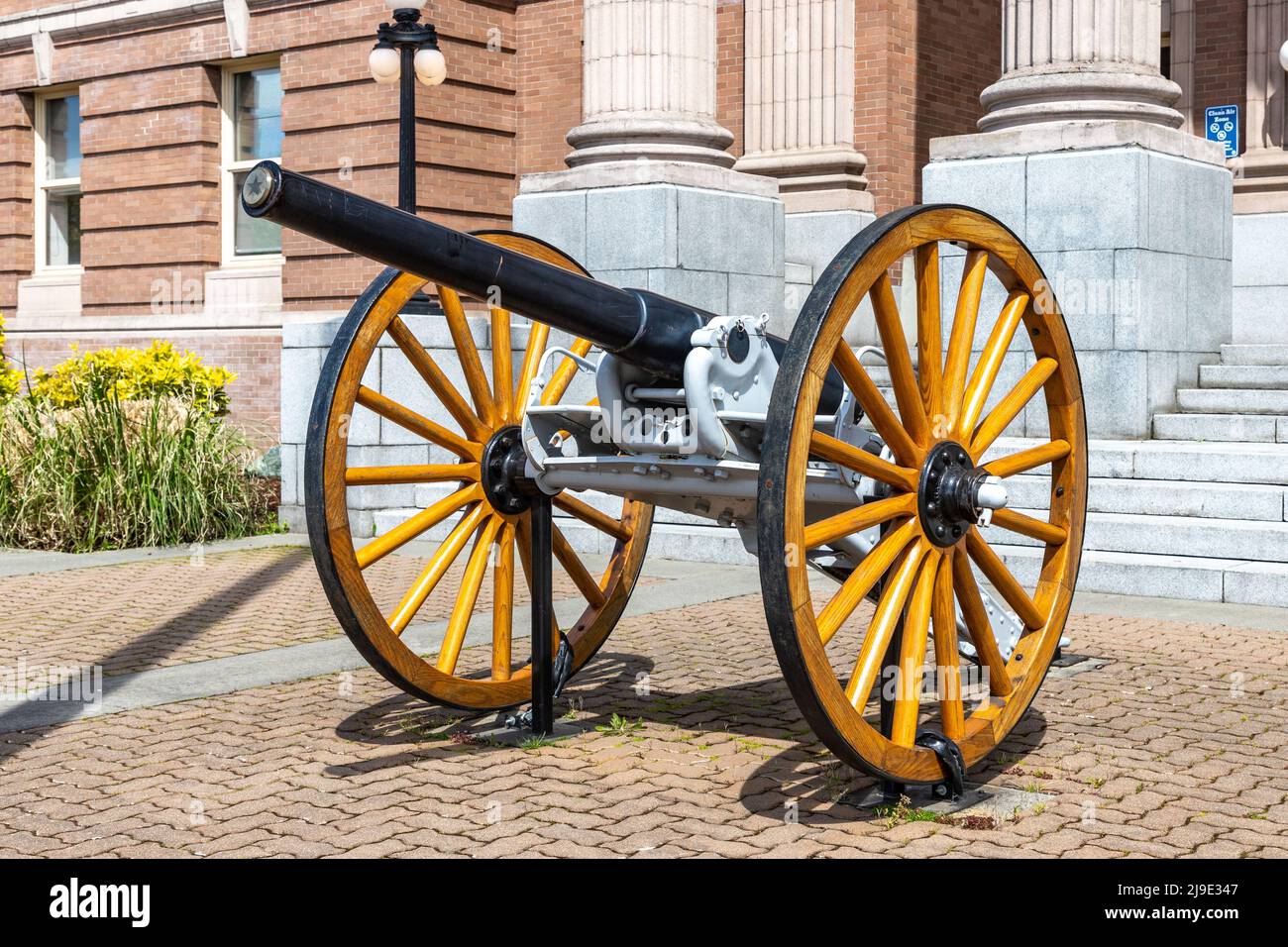 Mt. Vernon, WA - USA - 05/07/2022: Old Watervliet Arsenal Cannon ...
