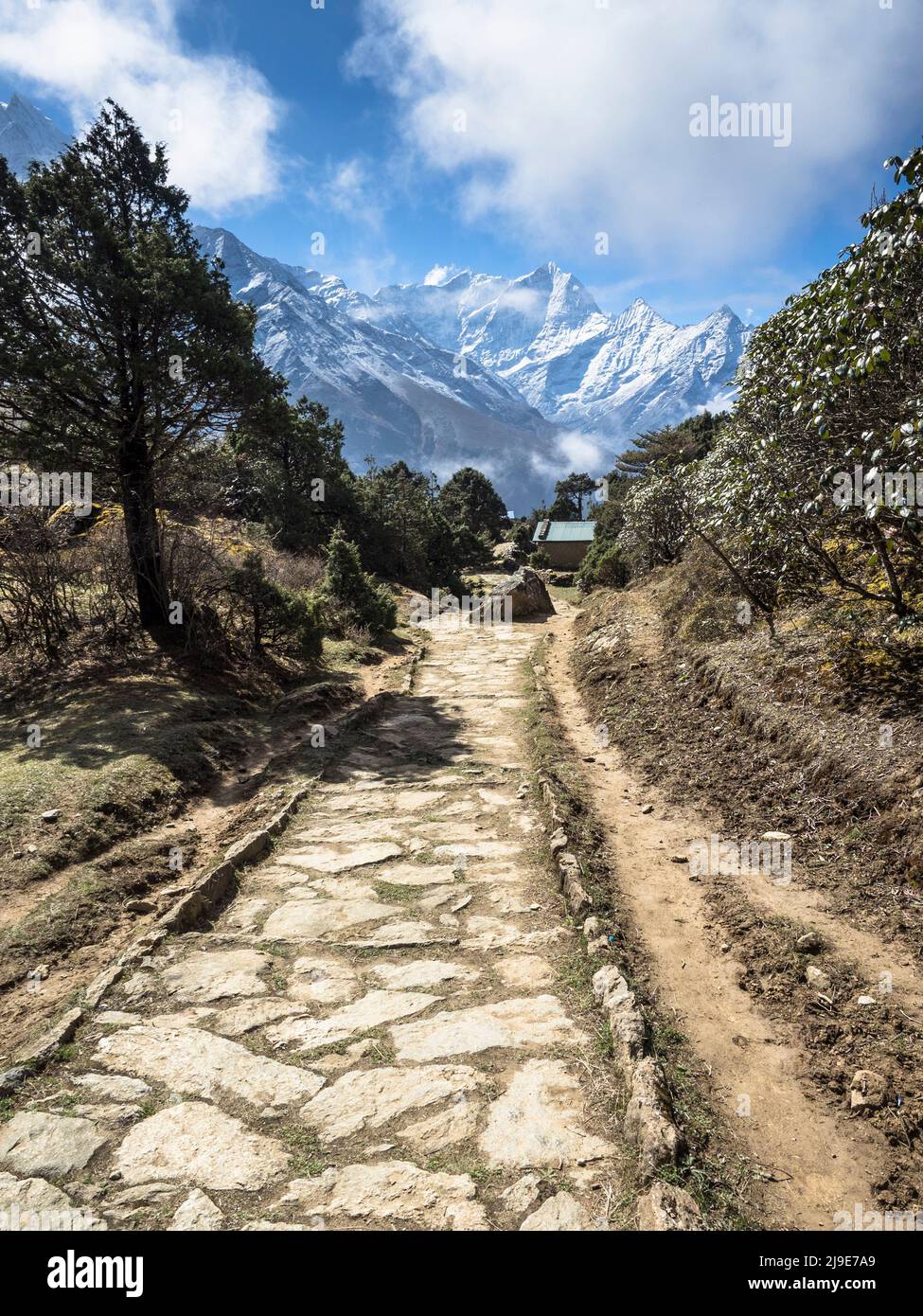 Khunde hi-res stock photography and images - Alamy