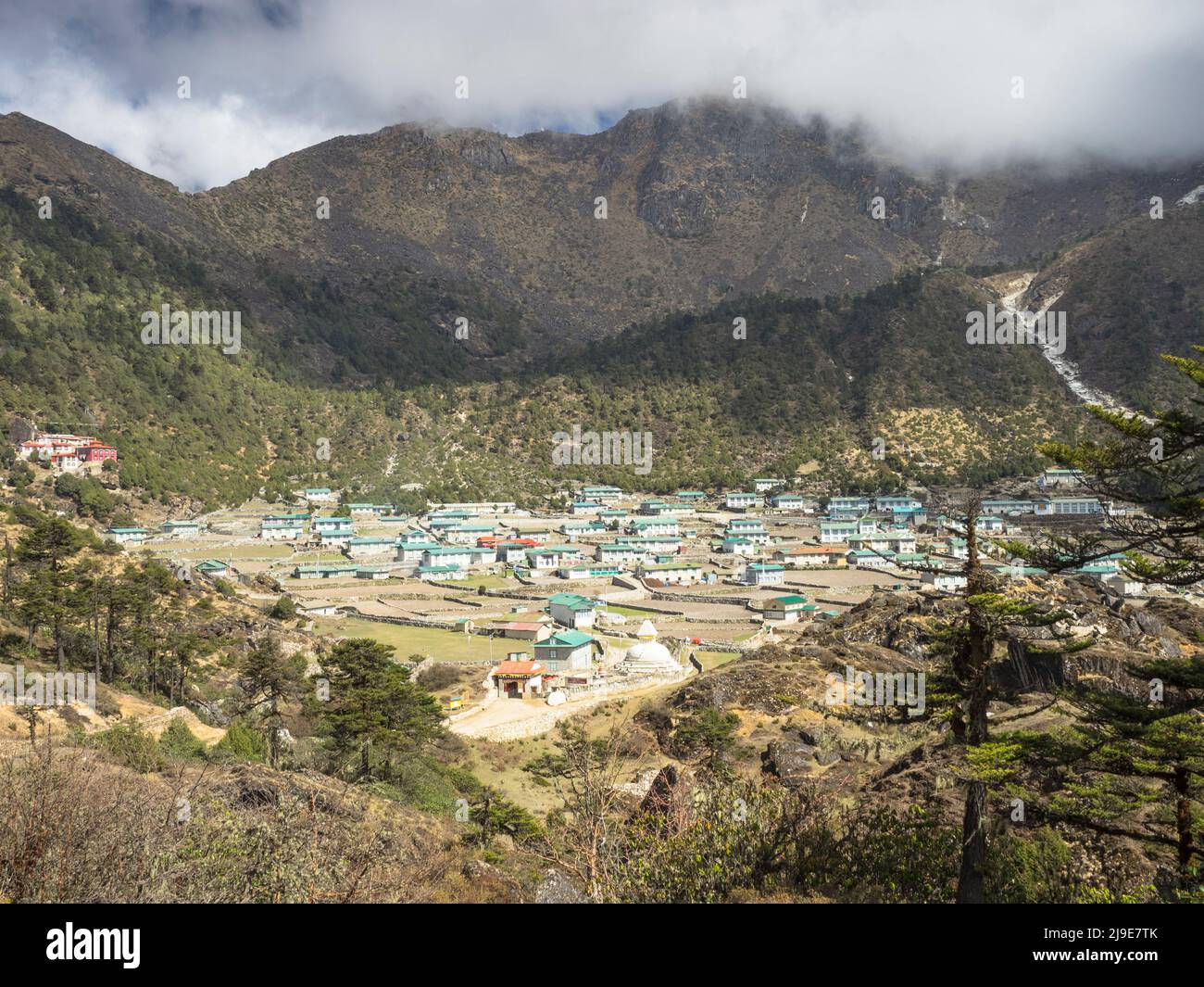 The sherpa village of Khunde (3840m), khumbu Stock Photo - Alamy