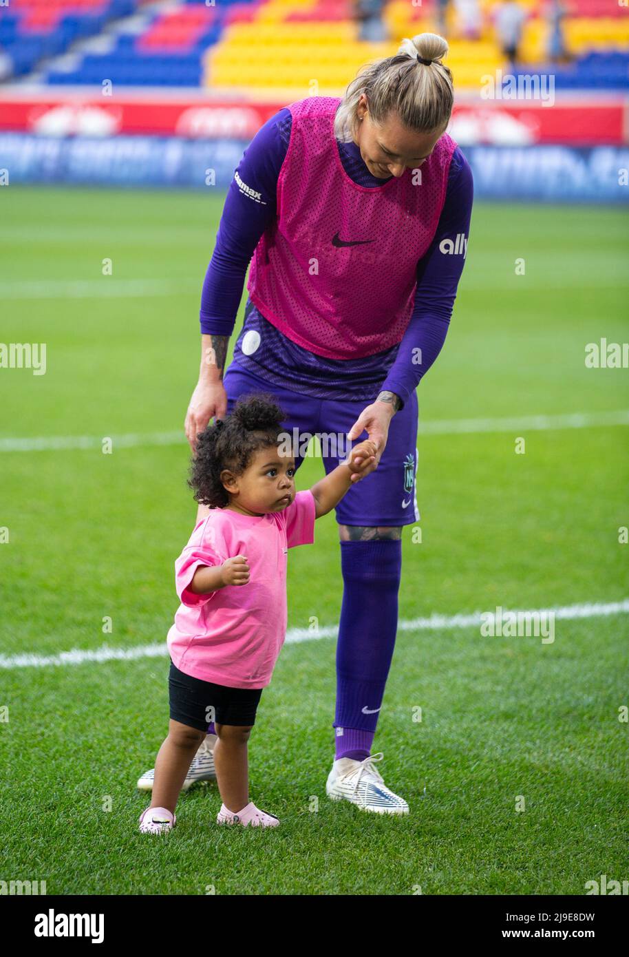 Ashlyn Harris (#18 NJ/NY Gotham FC) with daughter Sloane and during the ...
