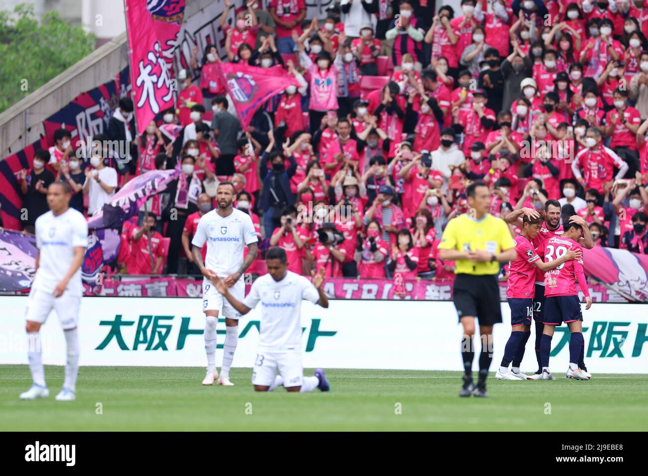 Two team groups, MAY 21, 2022 - Football / Soccer : 2022 J1 League match between Cerezo Osaka 3 ...