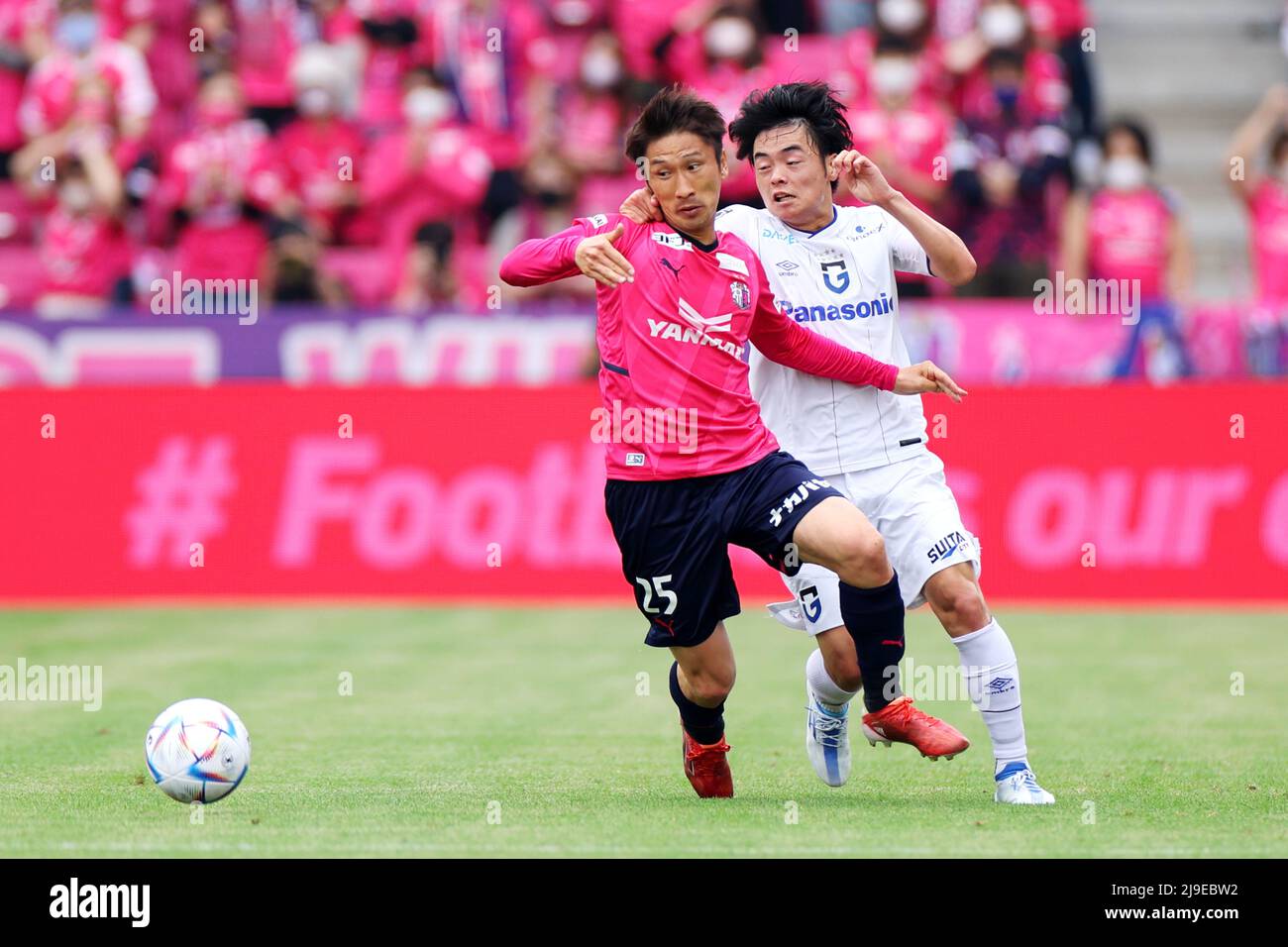 (L-R) Hiroaki Okuno (Cerezo), Hiroto Yamami (Gamba), MAY 21, 2022 - Football / Soccer : 2022 J1 ...