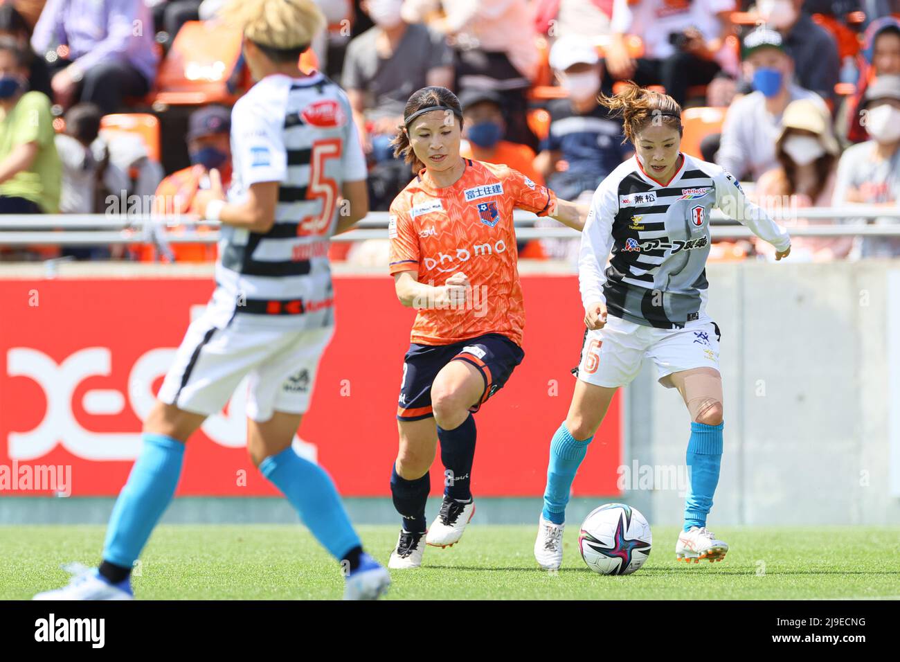 (L-R) Aya Sameshima (Ventus), Miki Ito (Leonessa), MAY 22, 2022 - Football / Soccer : 2021-22 WE ...