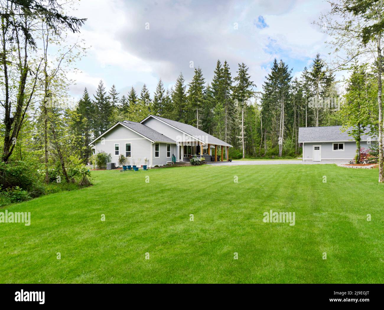 Modern residential back exterior Stock Photo - Alamy