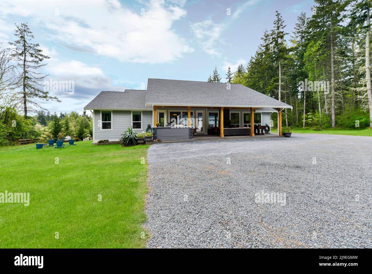 Modern residential back exterior Stock Photo - Alamy