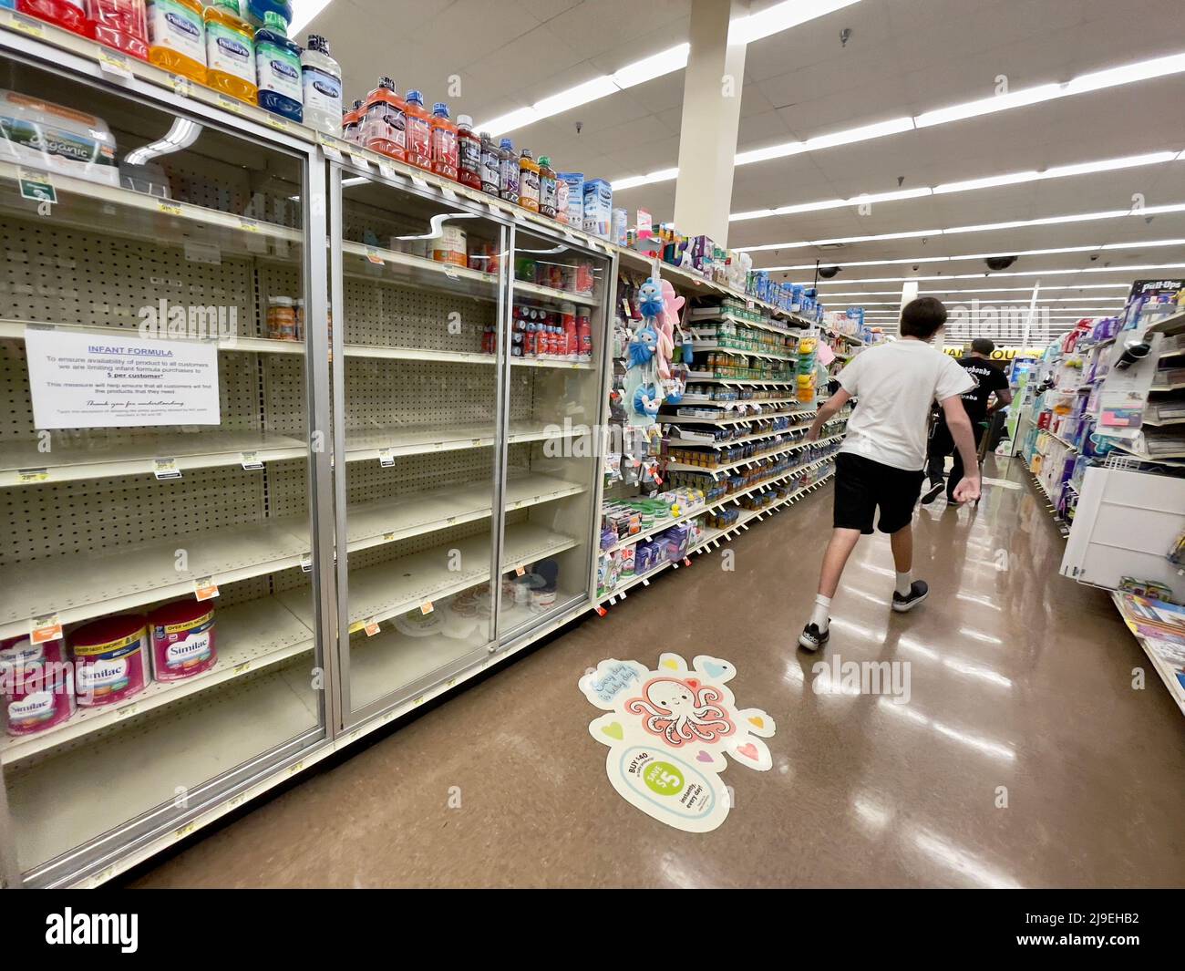 Shelves infant formula hi-res stock photography and images - Alamy