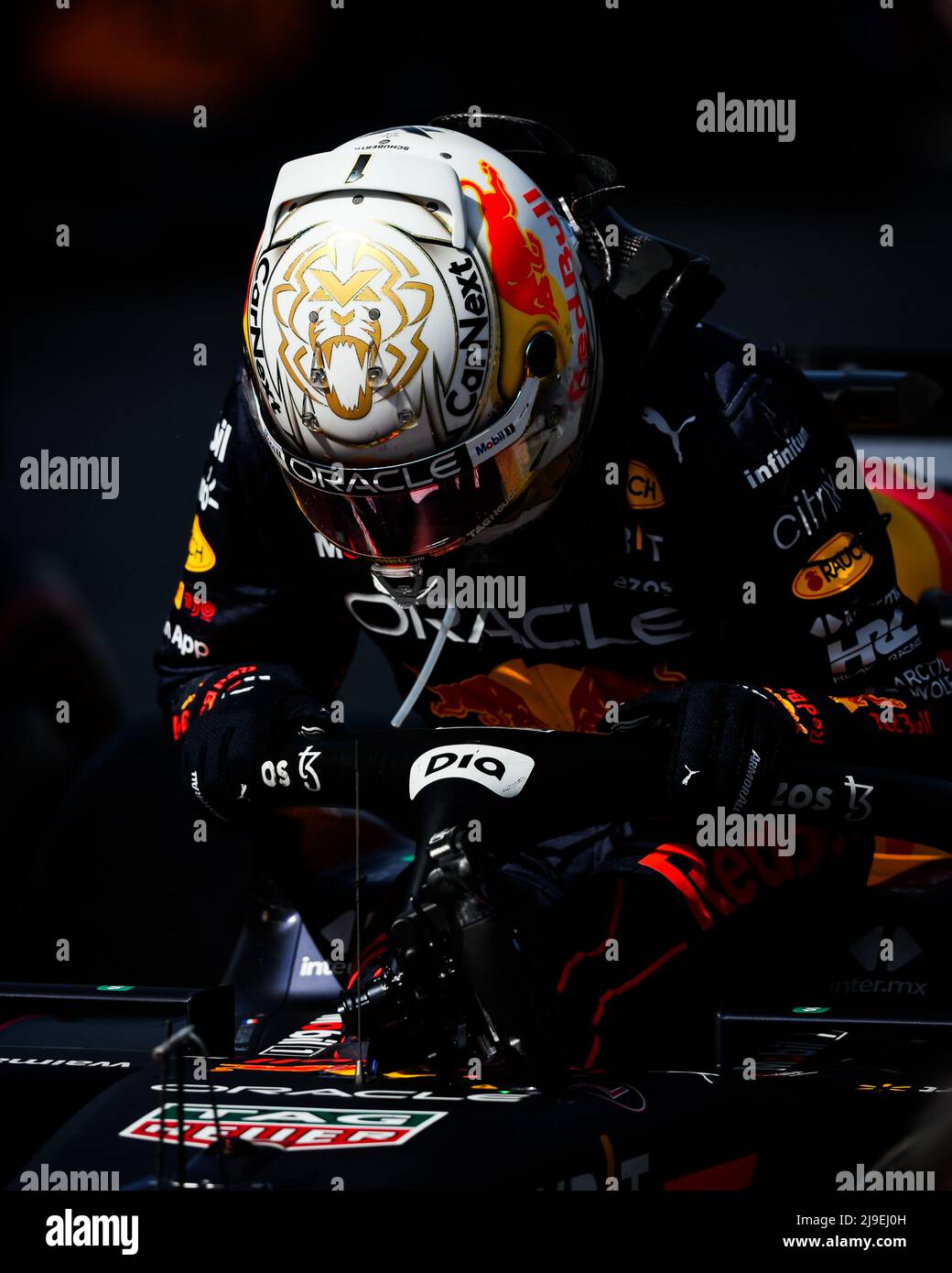 VERSTAPPEN Max (ned), Red Bull Racing RB18, portrait during the Formula 1 Pirelli Grand Premio ...
