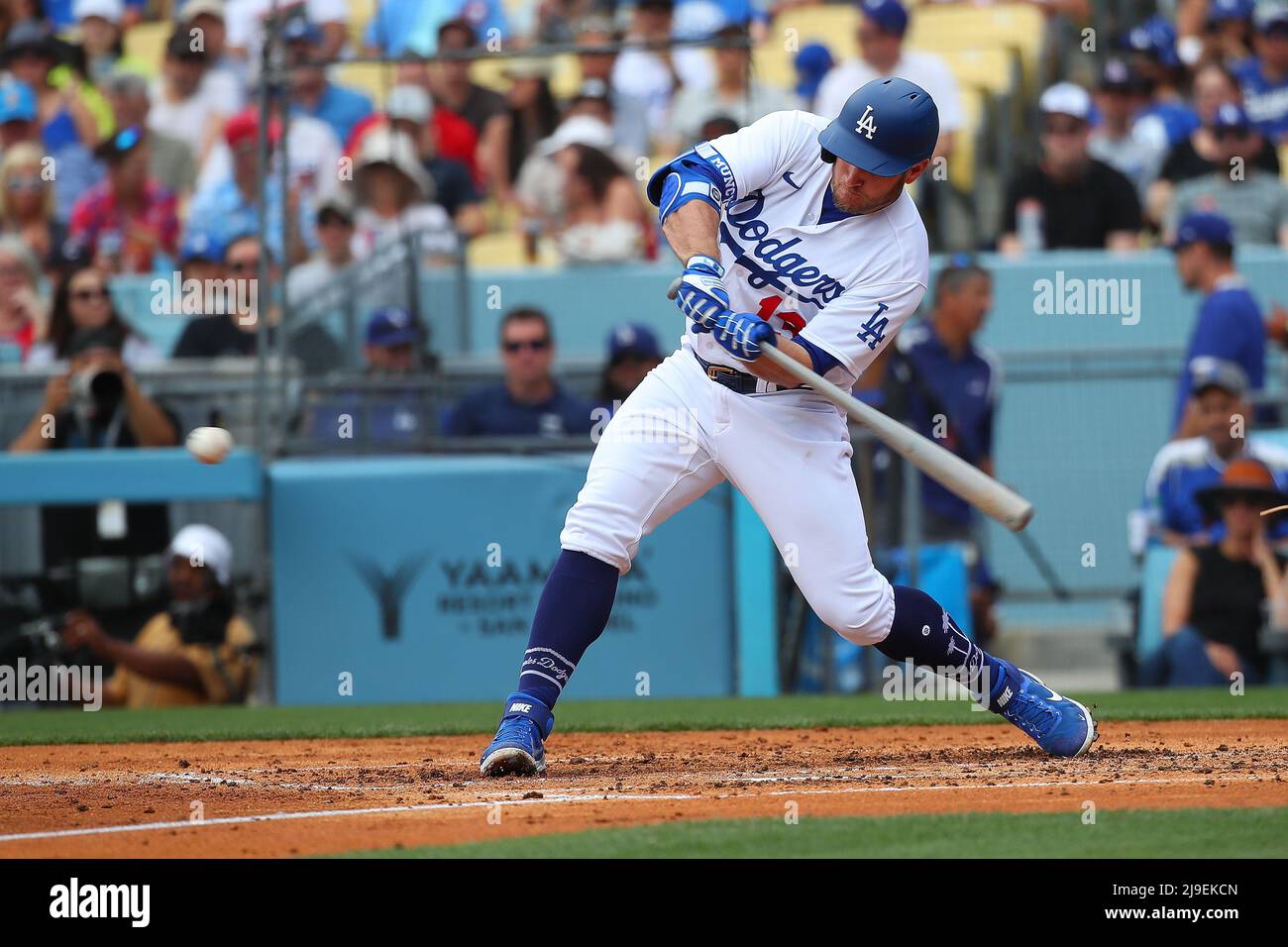 Los Angeles Dodgers third baseman Max Muncy (13) hits a single during a ...