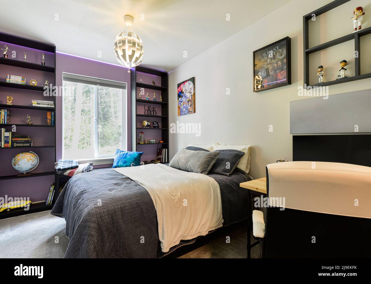 Modern residential bedroom interior Stock Photo - Alamy