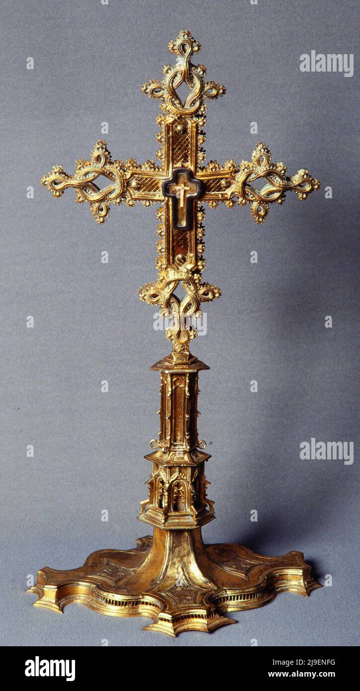 Relicario Lignum Crucis, siglo XVI. Iglesia Prioral de Reus Stock Photo ...
