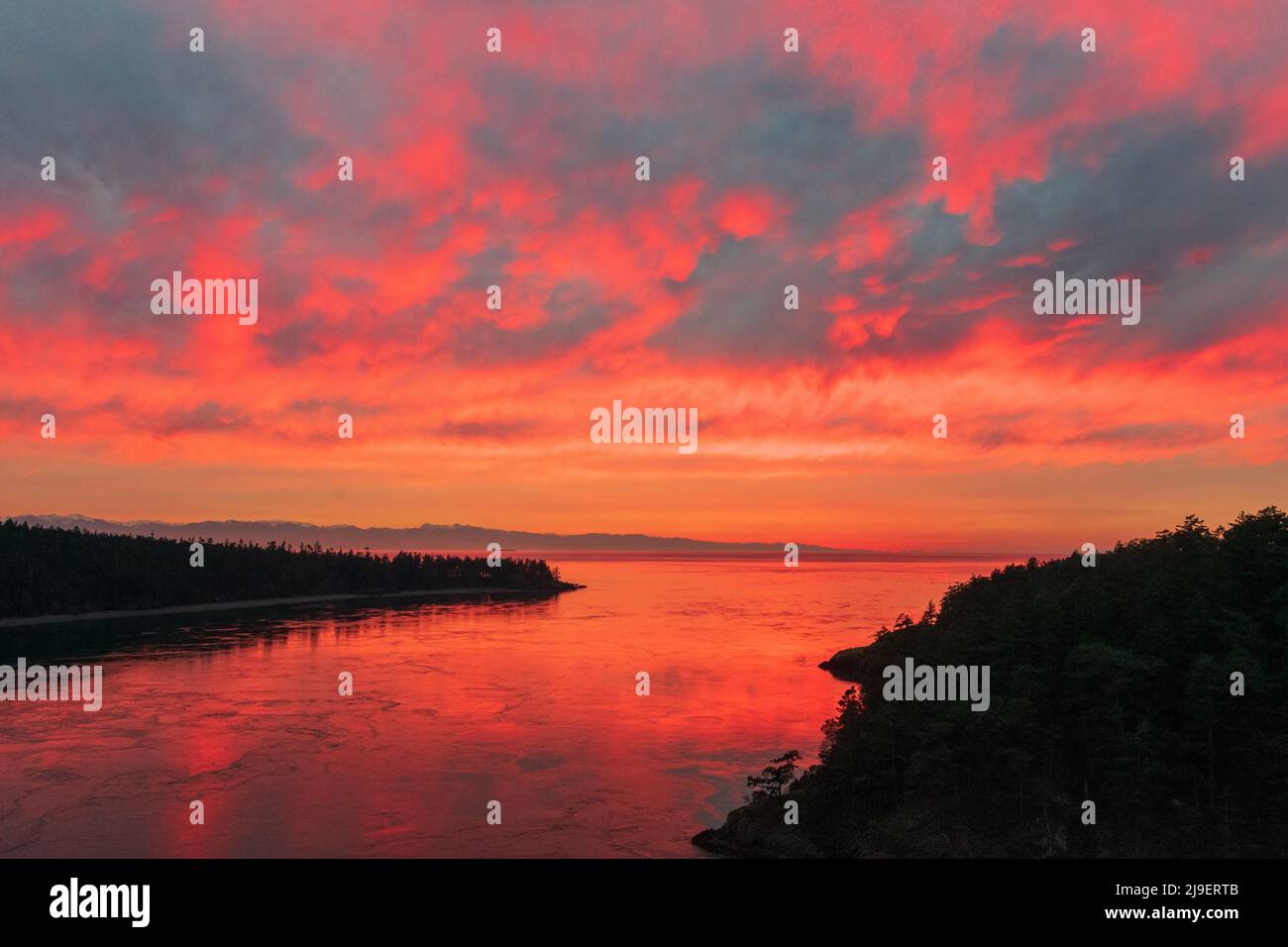 Beautiful sunset with Olympic Mountains in background, Deception Pass ...