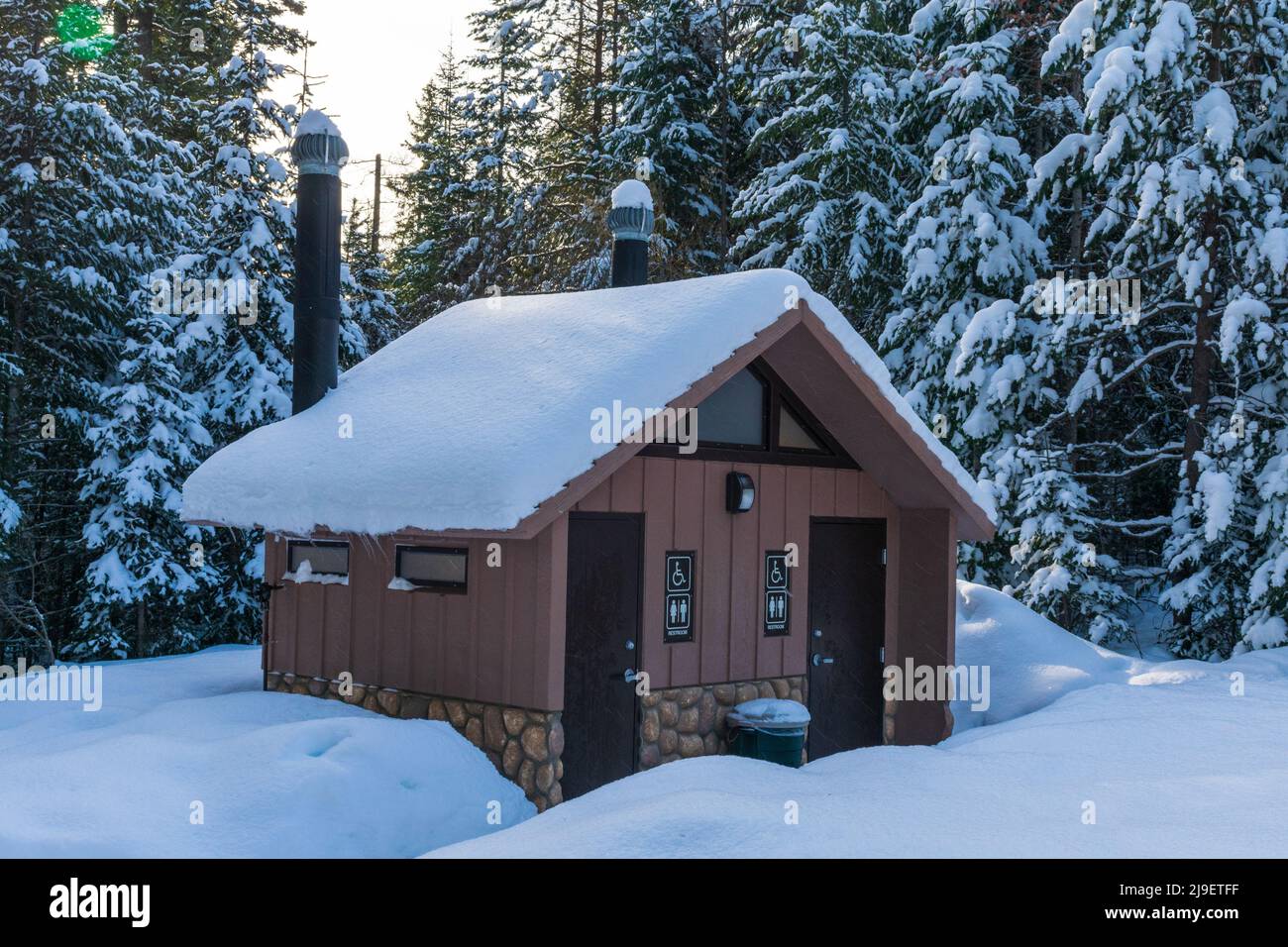 Cold winter outhouse in snow hi-res stock photography and images - Alamy