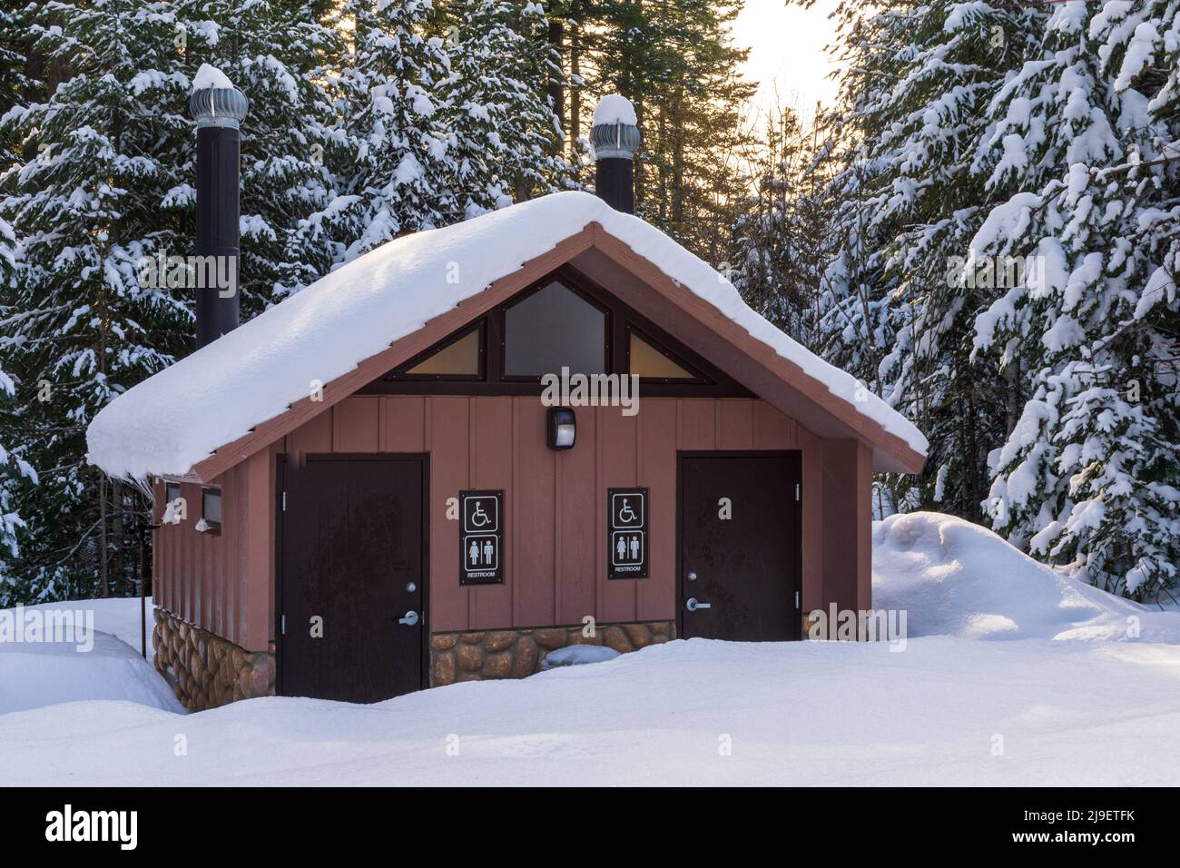 Cold winter outhouse in snow hi-res stock photography and images - Alamy