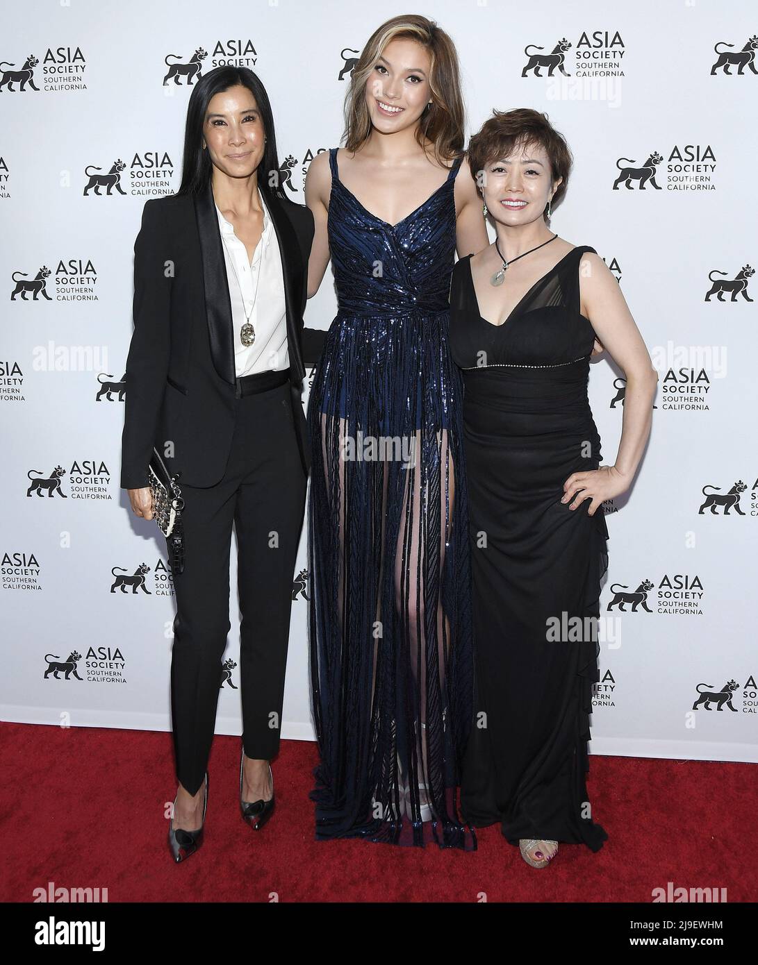 (L-R) Lisa Ling, Eileen Gu, and Stella Li at the Asia Society Southern ...