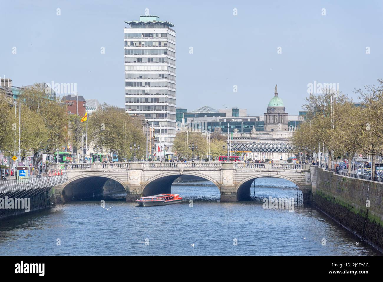 O'Connell Bridge crossing Dublin's River Liffey Stock Photo - Alamy