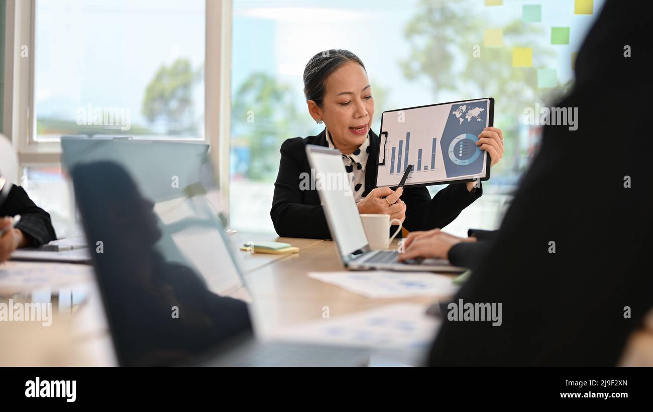 Female executive showing paperwork hi-res stock photography and images ...