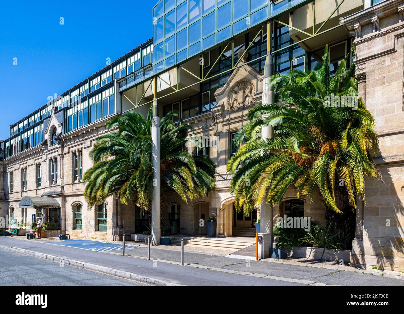 Hôtel Mercure Bordeaux Château, Chartrons, Bordeaux, France Stock Photo ...