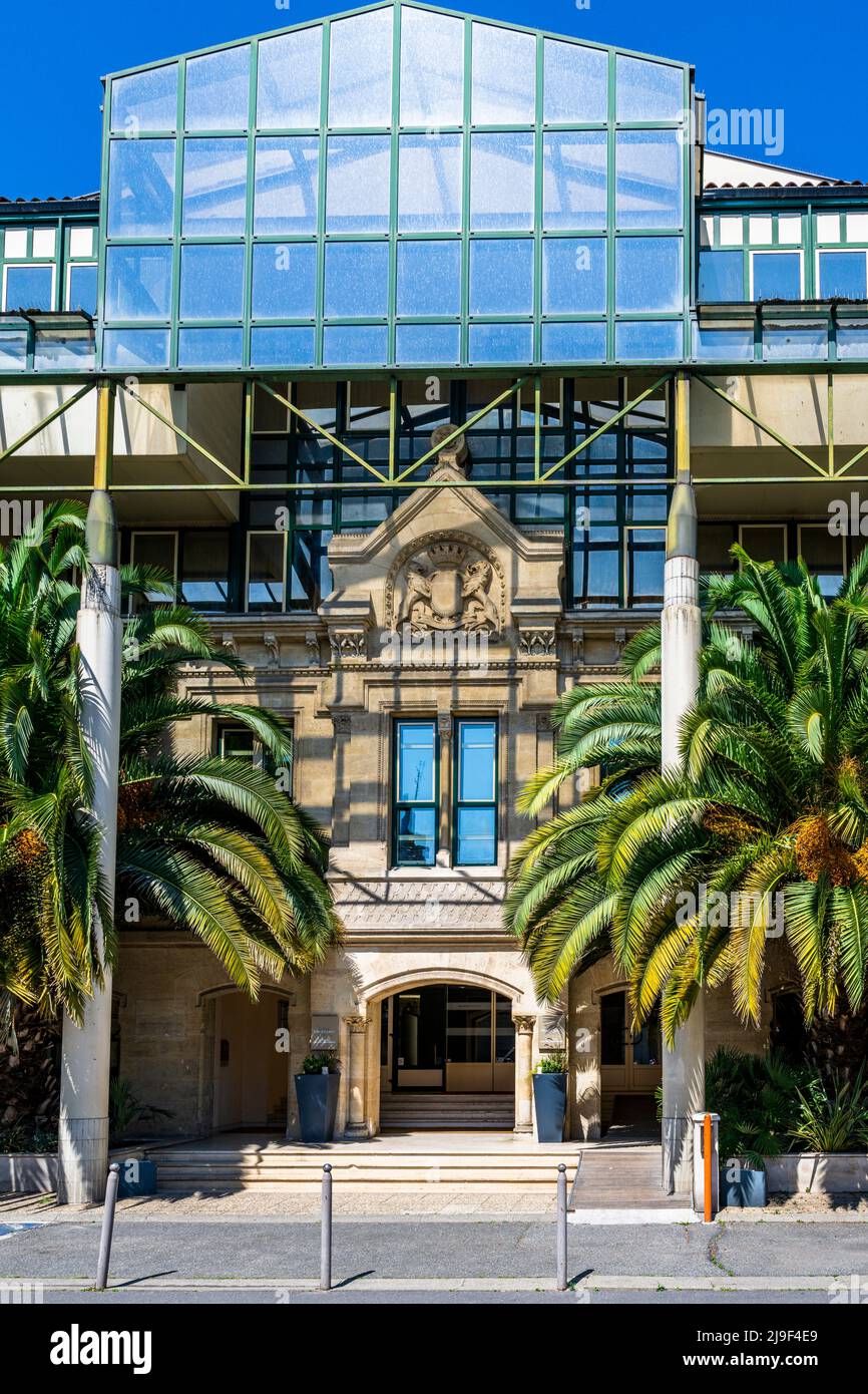 Hotel mercure bordeaux chateau hi-res stock photography and images - Alamy