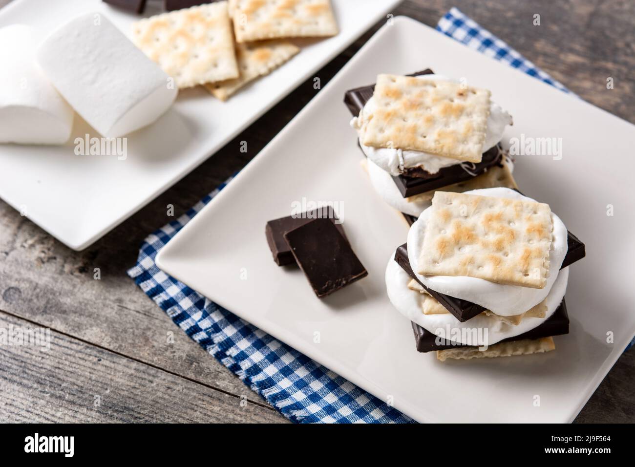 Homemade smores on wooden table. Typical American dessert Stock Photo ...