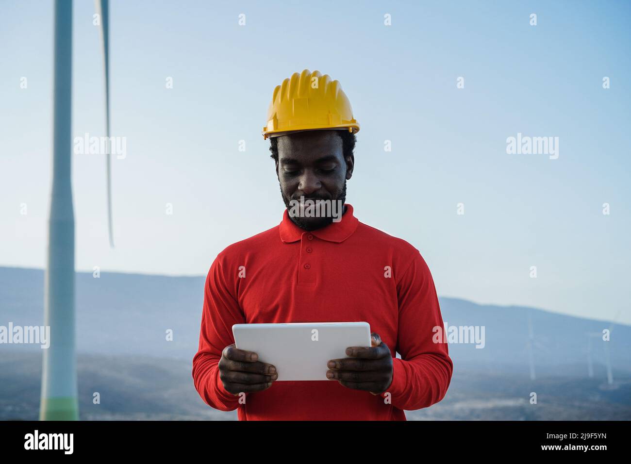 African engineer and man hi-res stock photography and images - Alamy