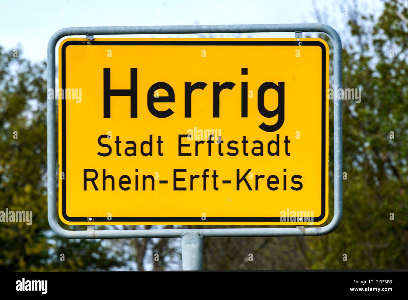 Deutschland, NRW, Erftstadt-Herrig, Ortstafel Stock Photo - Alamy
