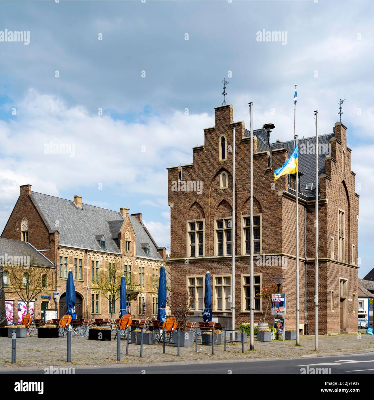 Deutschland, NRW, Erftstadt-Lechenich, Markt mit Rathaus von Westen ...