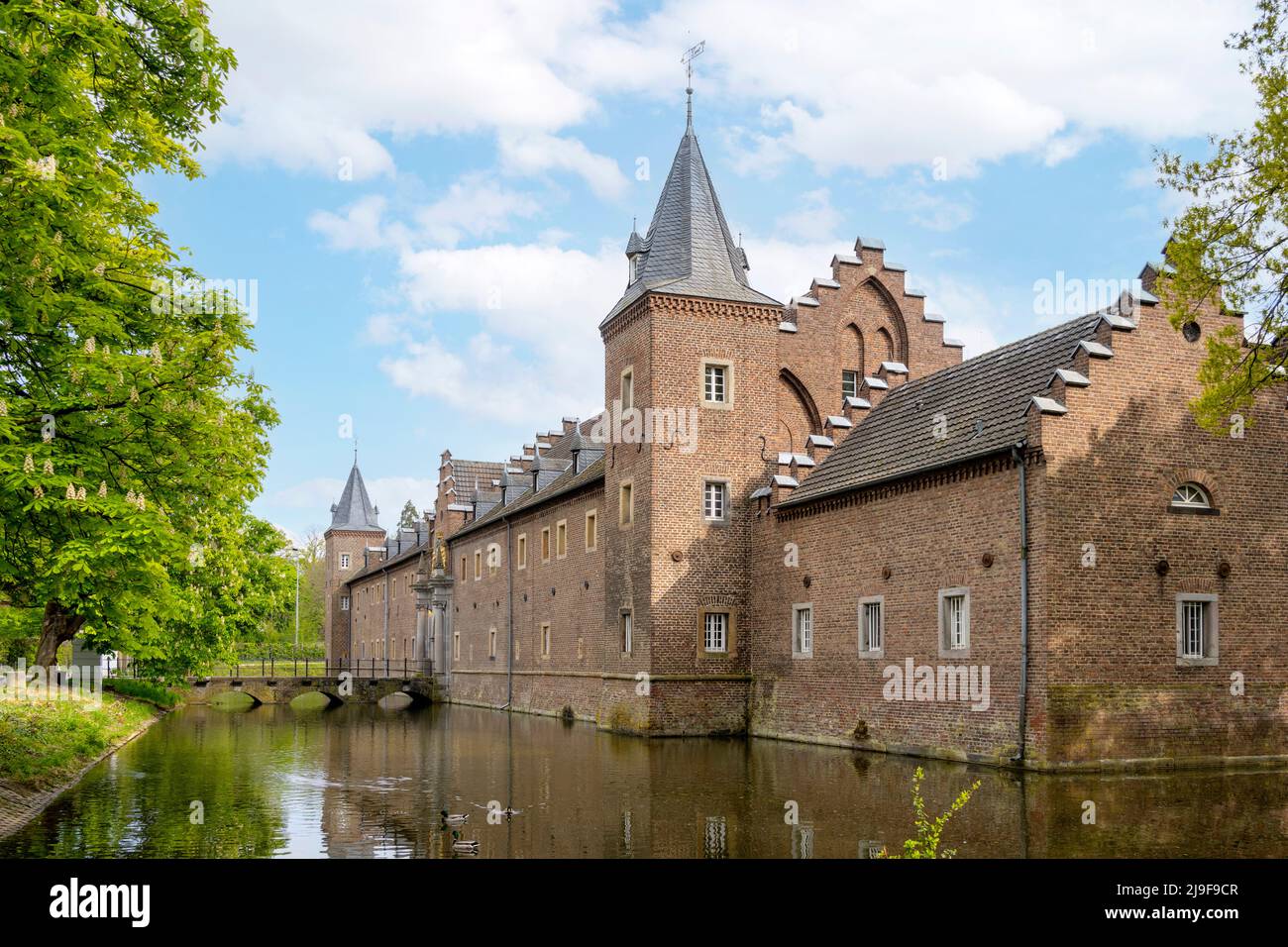 Deutschland, NRW, Erftstadt-Liblar, Wasserschloss Gracht Stock Photo ...