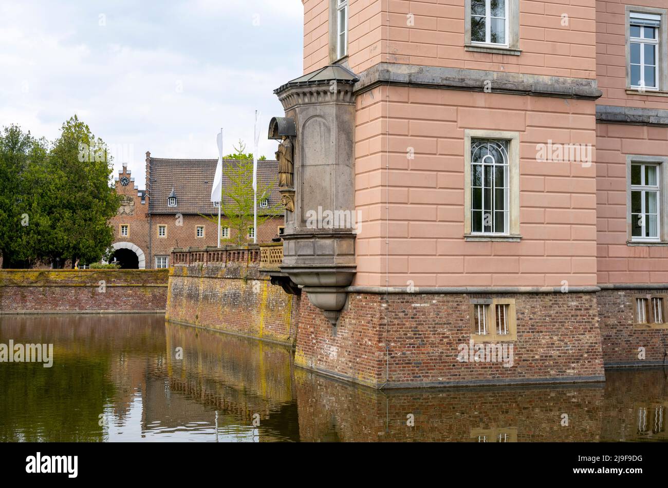 Deutschland, NRW, Erftstadt-Liblar, Wasserschloss Gracht Stock Photo ...
