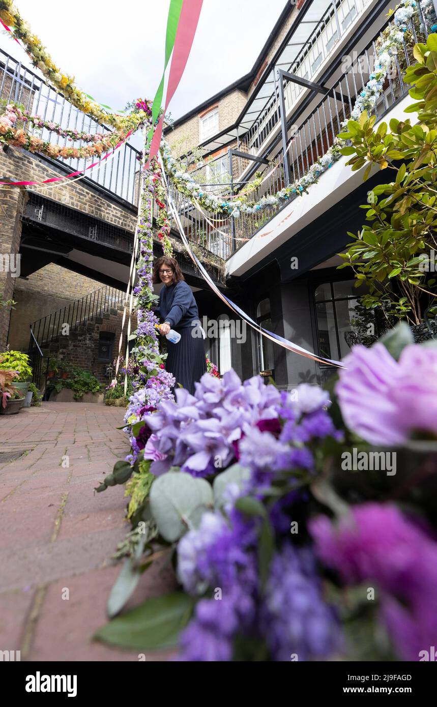 EDITORIAL USE ONLY Karen Lappin puts the finishing touches to the ...