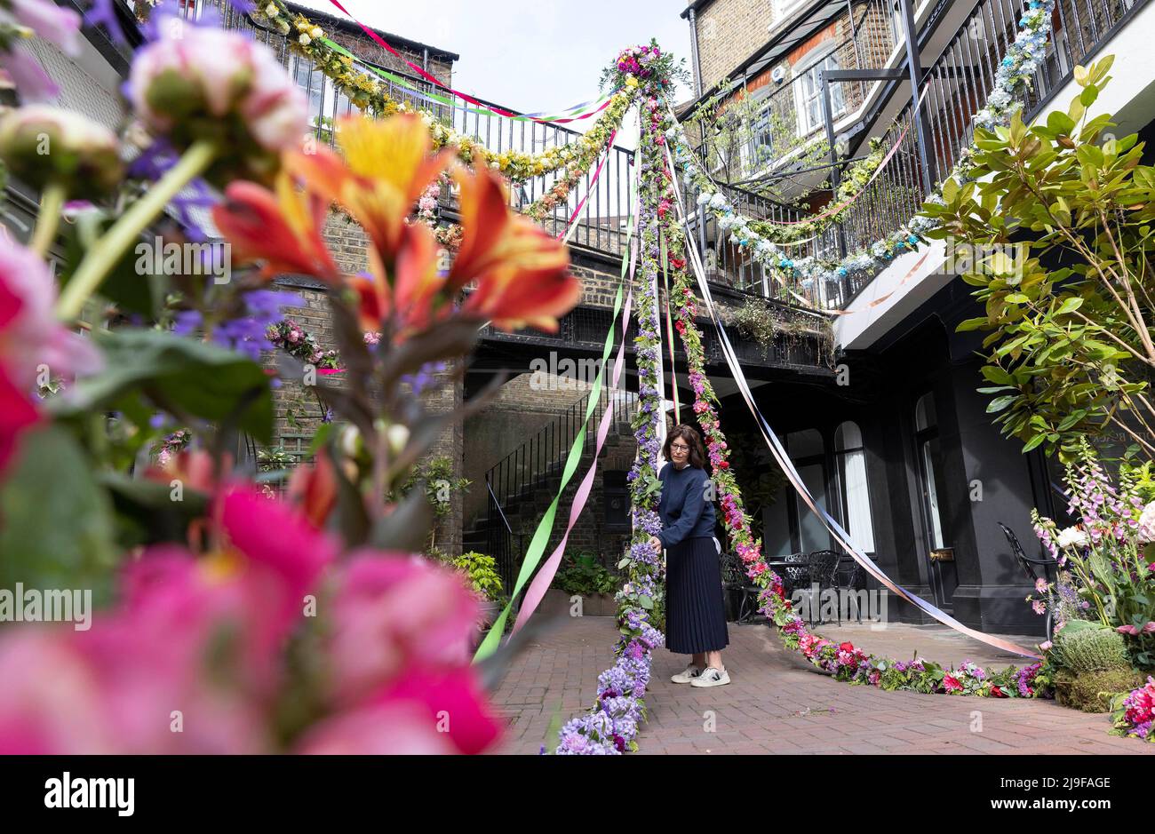 EDITORIAL USE ONLY Karen Lappin puts the finishing touches to the ...