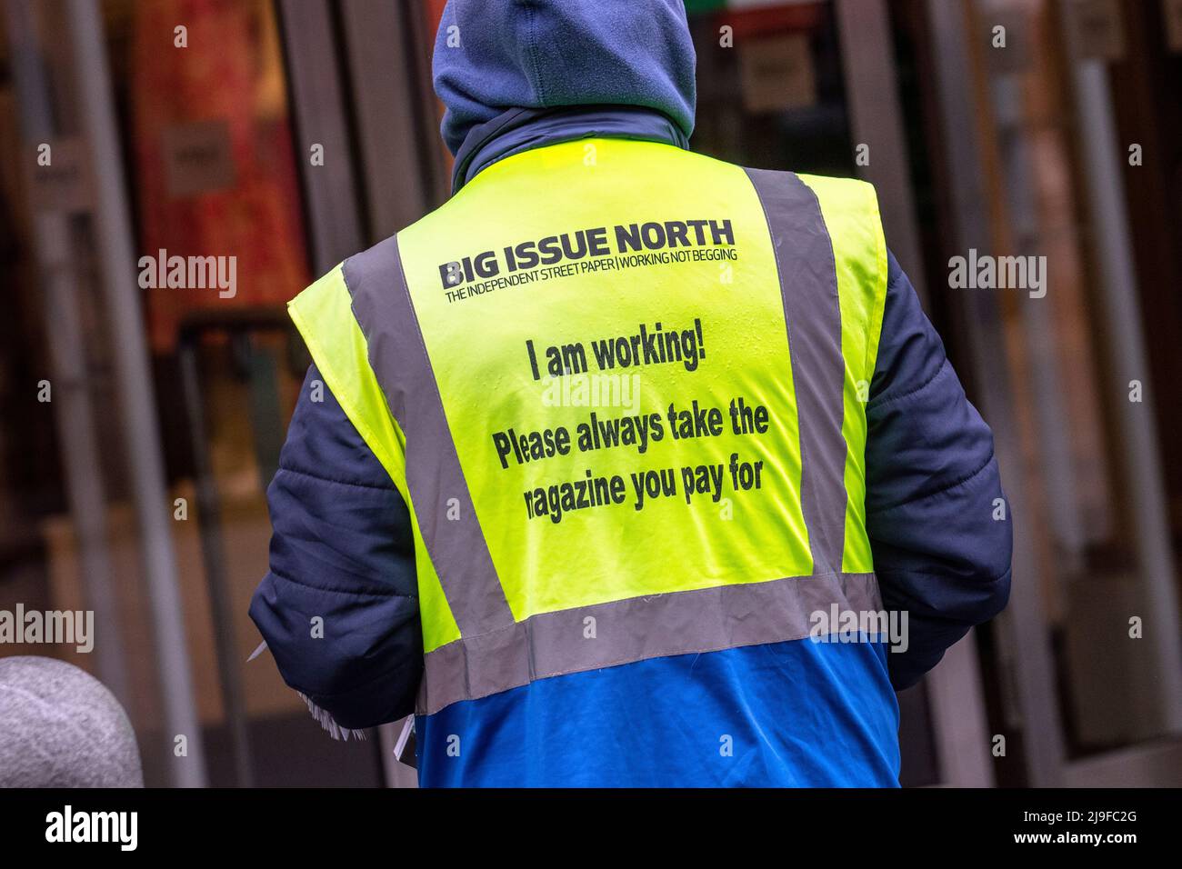 Big issue homeless magazine vendor hi-res stock photography and images ...