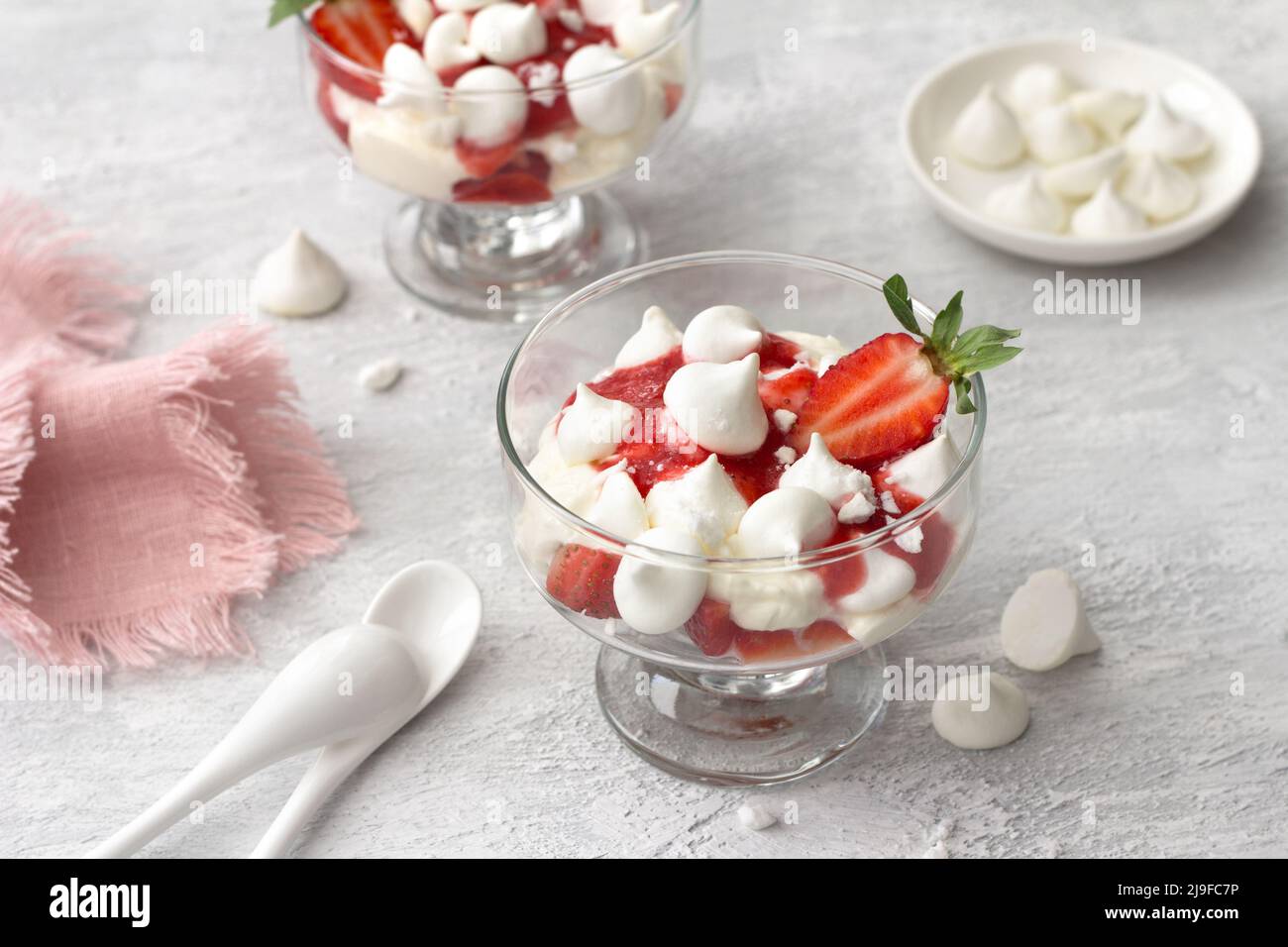 Eton mess, traditional English dessert, strawberry with cream, meringue ...