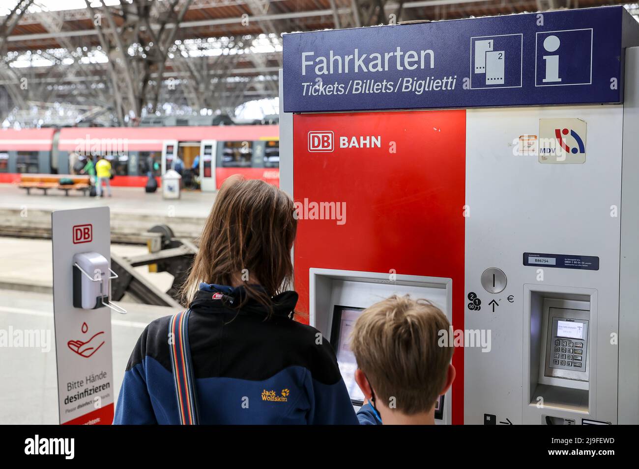 Deutsche bahn ticket machines hi-res stock photography and images - Alamy