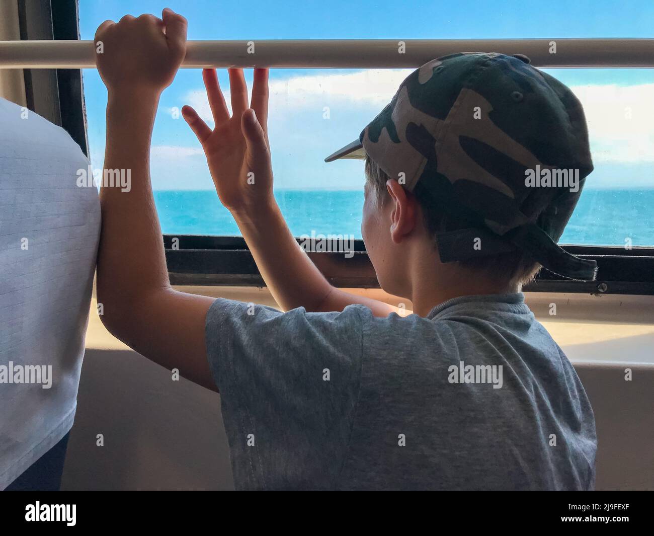 Child cruise hi-res stock photography and images - Alamy