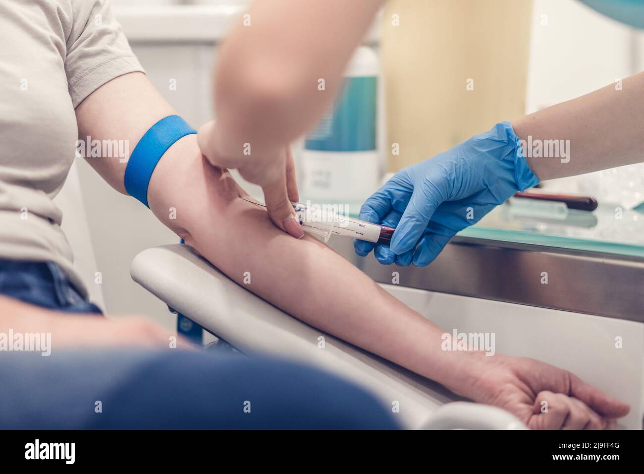Blood draw doctor needle hi-res stock photography and images - Alamy