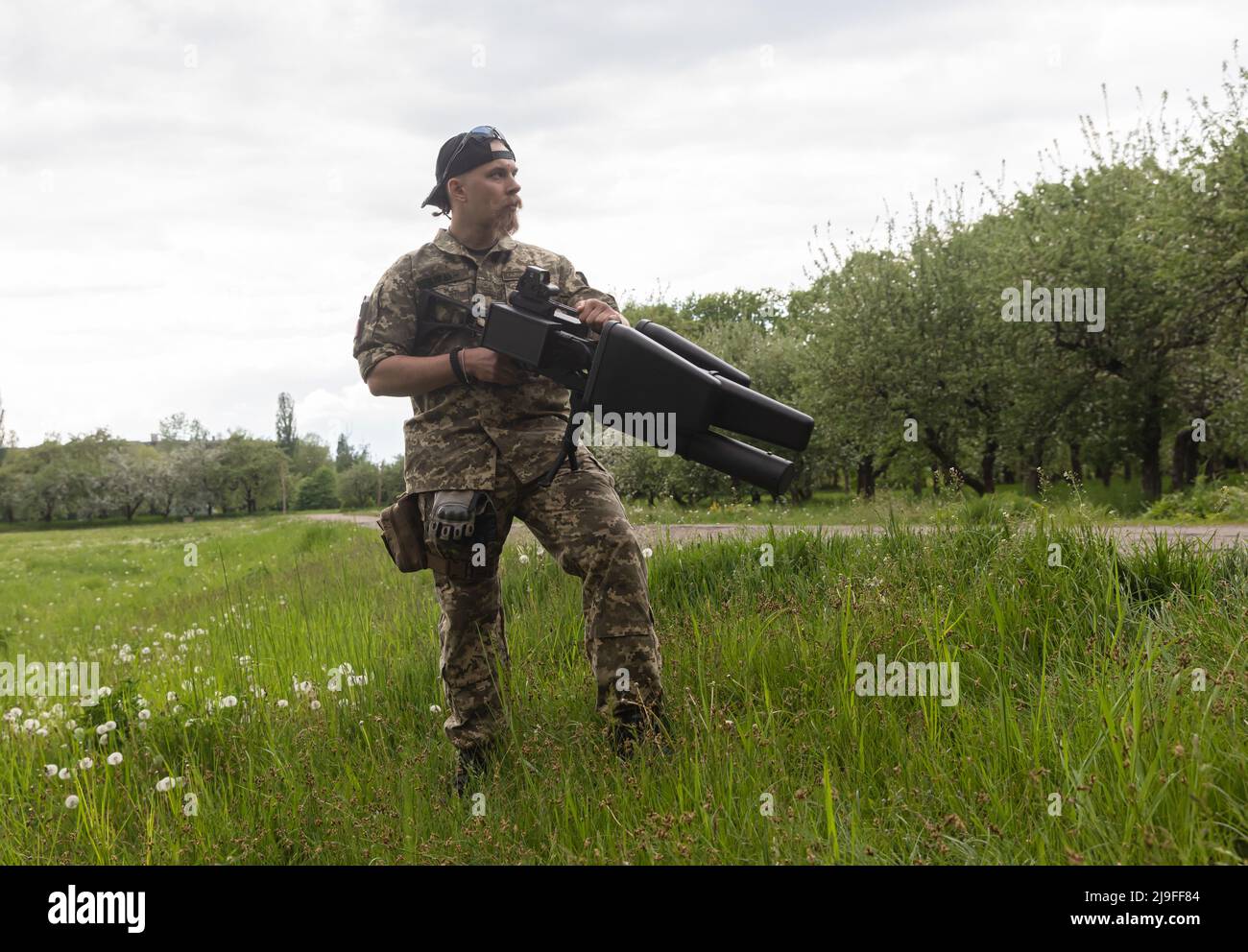 Handheld electronic anti drone jammer hi-res stock photography and ...