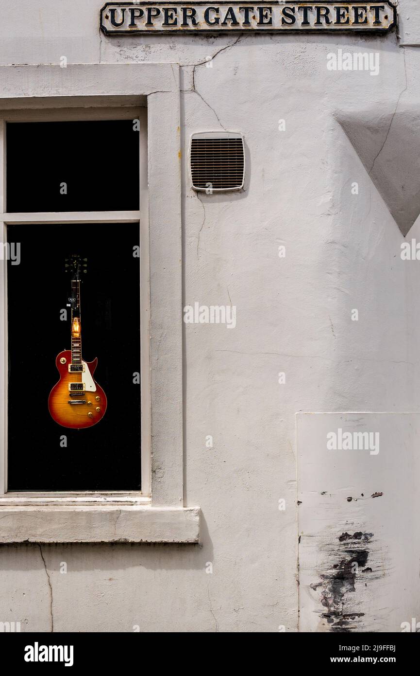 Dimly lit street uk hi-res stock photography and images - Alamy